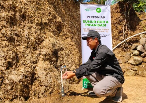 PERESMIAN SUMUR BOR DAN PIPANISASI AIR BERSIH KAMPUNG BINA ZAKAT DIY OLEH IZI JATENG DAN ...
