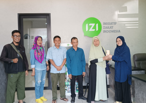 Peserta Lapak Berkah Berikan Donasi Kencleng untuk Peluk Palestina ...