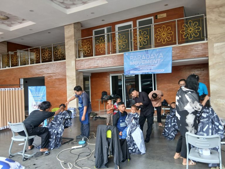 10 Barberman IZI dan Paragon Corp Sukses Cukur 300 Kepala Selama ...